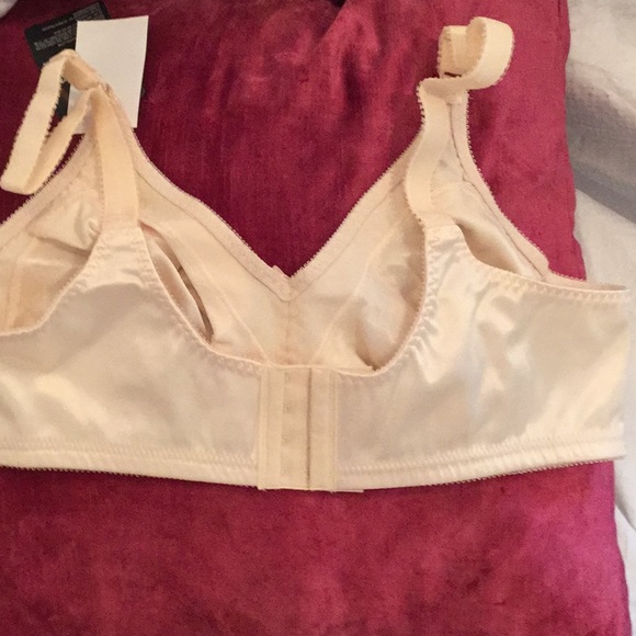 Bali | Intimates & Sleepwear | 42c Bali Cream Bra 382 No Underwire Nwt ...